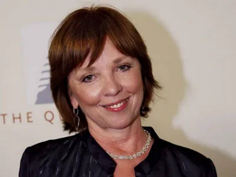 Authors Like Nora Roberts To Binge On Romance and Suspense Novels